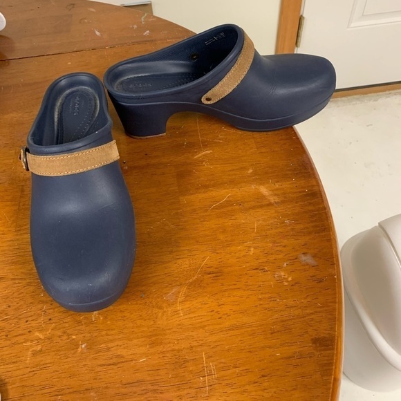 CROCS | Shoes | Crocs Sarah Cobbler Dual Comfort Heeled Clogs Size 8 ...